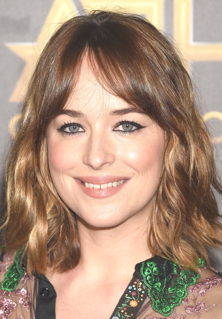 15 Flattering Hairstyles For Oblong Faces