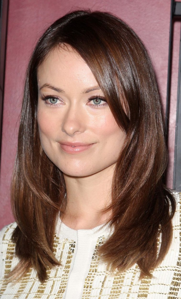 17 Latest Straight Hairstyles for Oval Faces